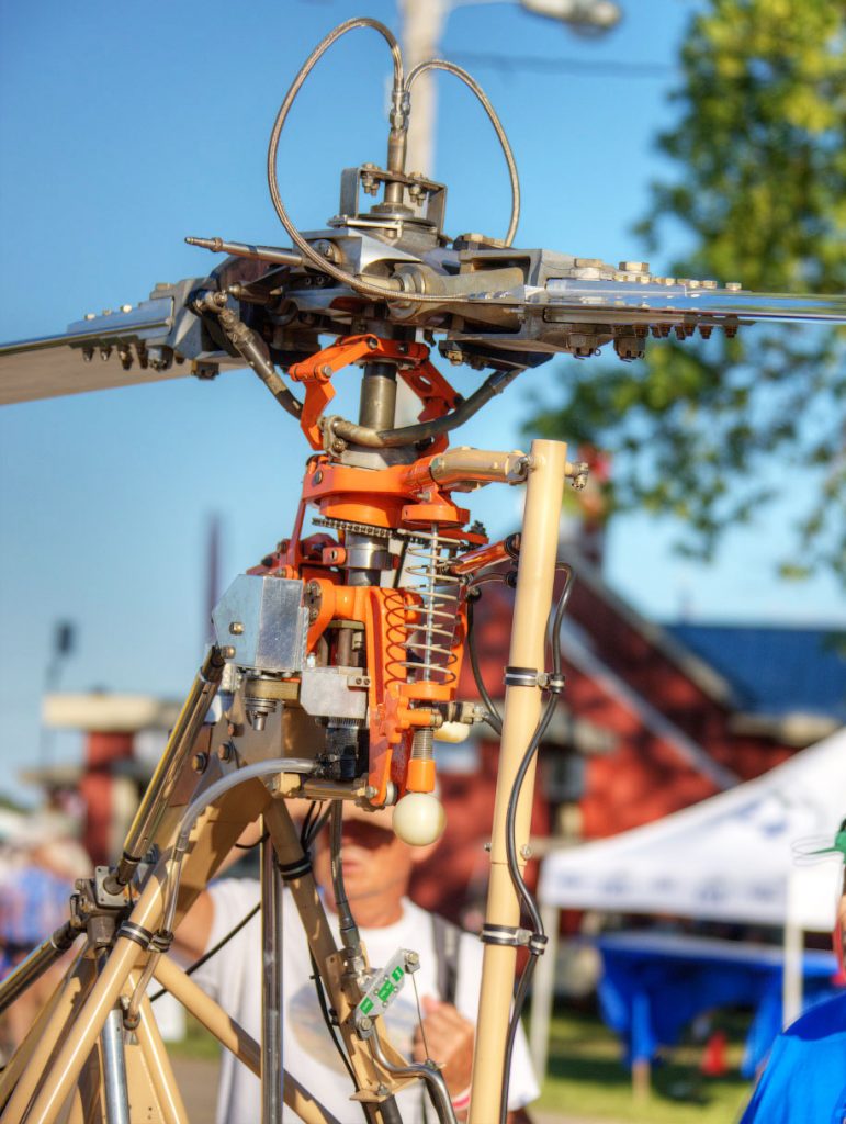 Dragonfly single-seat rocket-powered tip-jet helicopter - Redback ...